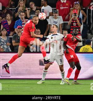 from left: James Sands (St. Pauli), Hauke Wahl, Eric Smith (St. Pauli ...