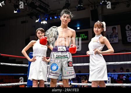 Tokyo, Japan. 29th June, 2023. Toshiki Shimomachi (red gloves) and ...