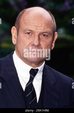 Schauspieler Klaus Löwitsch bei Dreharbeiten zur Fernsehserie Peter ...