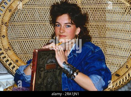 Constanze Wetzel, deutsche Schauspielerin, Portrait, circa 1991 Stock ...