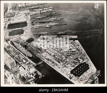 USS Wakefield (AP-21) in March 1944 Stock Photo - Alamy