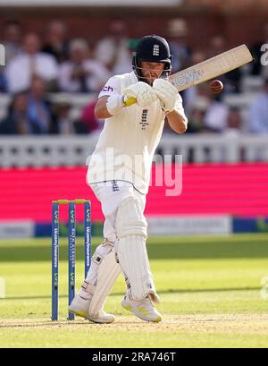 England's Ben Duckett bats during play on day one of the fifth and ...