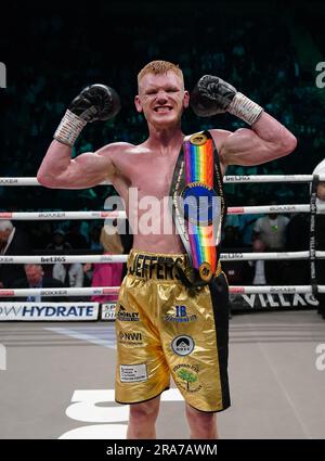 Mark Jeffers celebrates victory against Zak Chelli after their Super ...