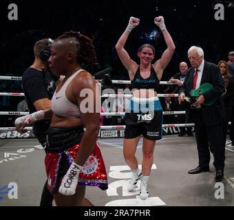 Savannah Marshall celebrates victory against Franchon Crews-Dezurn ...