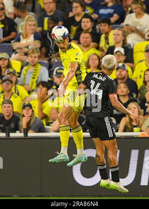 Nashville SC midfielder Andy Najar (31) plays during the second half of ...