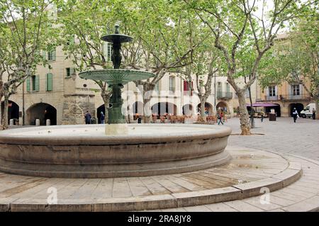 Well, Uzes, Gard, Languedoc-Roussillon, South of France Stock Photo - Alamy