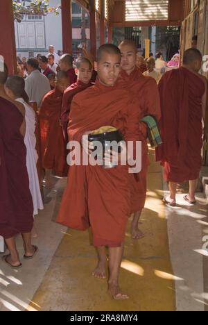 Buddhist monks, Mahagandayon Monastery, Amarapura, Burma, Myanmar Stock ...