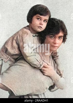 Mrs Lecky Pike (Olive Snell) and daughter Stock Photo - Alamy