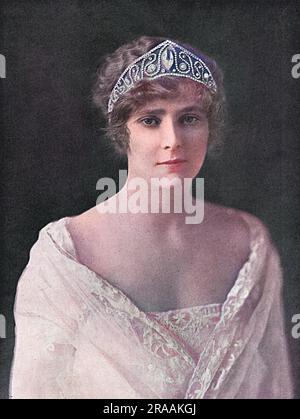 Viscountess Curzon (1887 - 1962). She married her cousin, Viscount ...