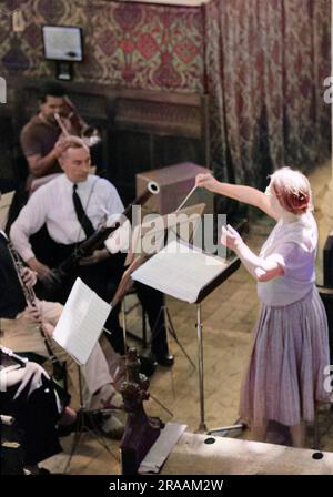 Imogen Holst conducting (probably) the Festival Instrumental Ensemble ...