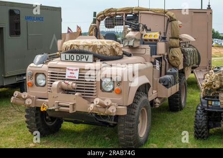 Military desert Land Rover Defender, British Army Stock Photo - Alamy