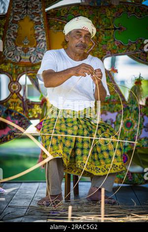 Terengganu tradisional kite or Wau maker Stock Photo - Alamy