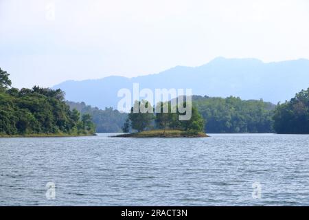 the lake in front of the at peruvannamuzhi (peruvannamoozhi) dam ...