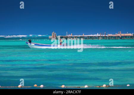 Speed boat surfing over the clear water of caribbean sea, summer ...