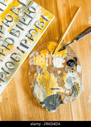 Art room with empty canvas classroom Stock Photo - Alamy