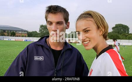 JONATHAN RHYS MEYERS, KEIRA KNIGHTLEY, BEND IT LIKE BECKHAM, 2002 Stock Photo - Alamy