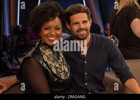 Zodwa Selele und Josef Ellers bei der Aufzeichnung der 'NDR Talk Show ...