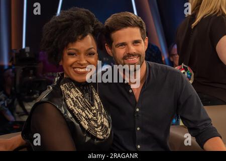 Zodwa Selele und Josef Ellers bei der Aufzeichnung der 'NDR Talk Show ...