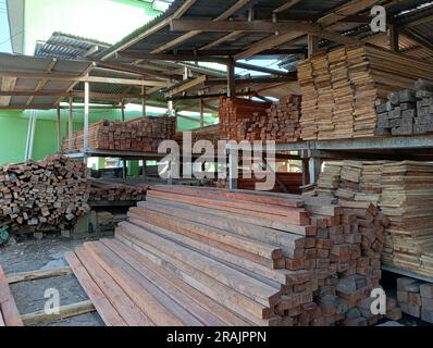 A place to sell wood for building materials of various types and sizes ...