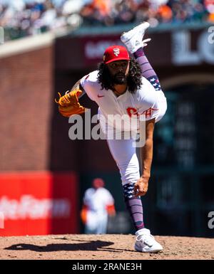 San Francisco Giants pitcher Sean Hjelle throws against the Cincinnati ...