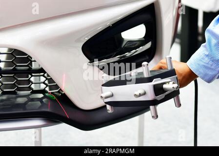 Hand-held 3D laser scanners measure the accuracy of automotive parts ...