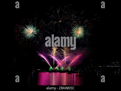 Fireworks over Lake Union on the Fourth of July 2023 Stock Photo - Alamy