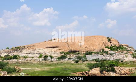 View of Lord Shiva Temple and Kadambar Malai Hill, Narthamalai ...