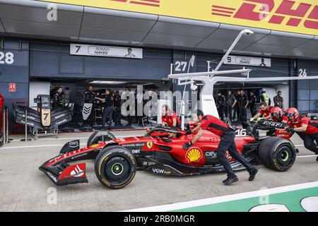 mechanic, mecanicien, mechanics, Scuderia Ferrari SF-24, mechanical ...