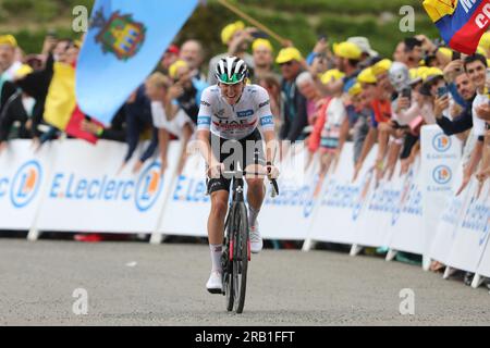 Tadej Pogacar turns the tables from yesterday and wins stage cloisng ...