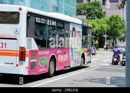 A Taiwanese bus on the streets of Taipei Stock Photo - Alamy