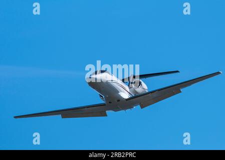Sharp, close-up telephoto of a private jet aircraft in flight, Victoria ...