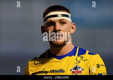 Danny Walker #16 of Warrington Wolves celebrates the 20-22 win Stock ...