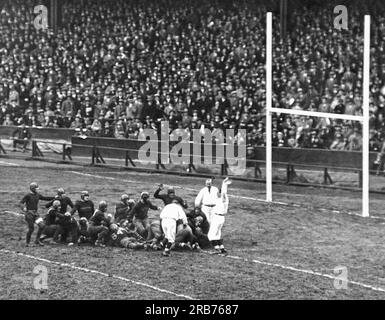 New York, New York: November 10, 1928. Jack Chevigny of Notre Dame ...