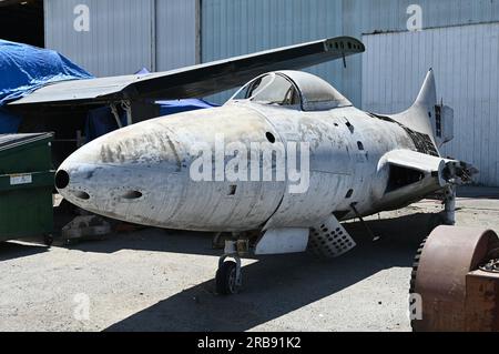 Plane rotting in an aircraft bone yard Stock Photo - Alamy