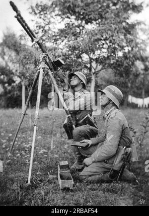 Nazi Germany AA machine gun crew ww2 Stock Photo - Alamy