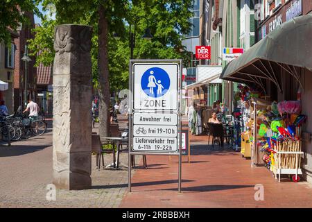 Sign pedestrian zone, Grosse Strasse, Rotenburg an der Wuemme, Lower ...