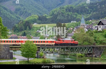 Suedbahnexpress with OeBB E-locomotive 1020 on the Kronprinzrudolfbahn ...