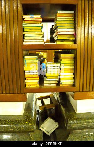 Shelf of Quran books in mosque Stock Photo - Alamy