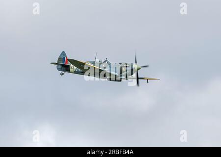 1945 Spitfire LF MK IX ‘TE517’ airborne at the Shuttleworth Military ...
