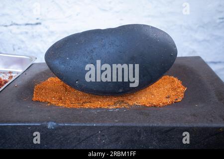 The Peruvian fulling stone or maray is a lithic object used to grind ...