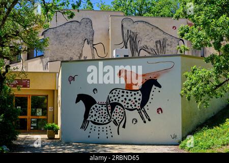 France, Lot (46), Cabrerets, Pech Merle Cave, Prehistory Center Stock ...