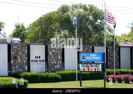 United Auto Workers local 1268 President Matt Frantzen (L) watches as ...
