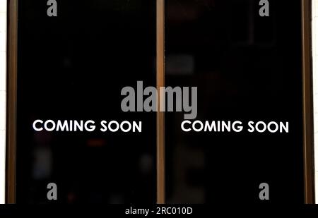 Coming soon sign in the window of an empty shop. No people Stock Photo ...
