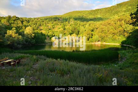 Dipsiz Lake in Resadiye, Tokat, Turkey Stock Photo - Alamy