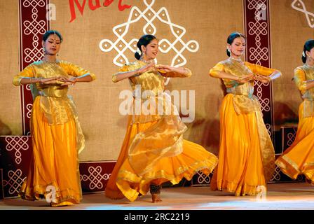 Kathak dance in Natiyanjali festival in Perur temple, Tamil Nadu, India Stock Photo - Alamy