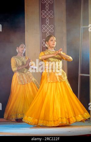 Kathak dance in Natiyanjali festival in Perur temple, Tamil Nadu, India Stock Photo - Alamy
