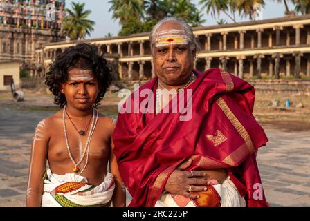 Priest standing in Thillai Nataraja Temple, Chidambaram, Tamil Nadu ...