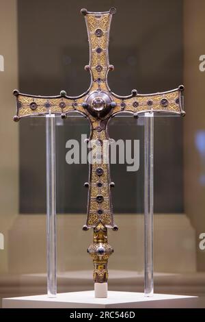The Cross of Cong in the National Museum of Ireland, Archeology, Dublin ...