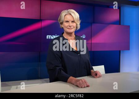 Susanne Gaschke (Neue Zuercher Zeitung), guest at - maischberger ...