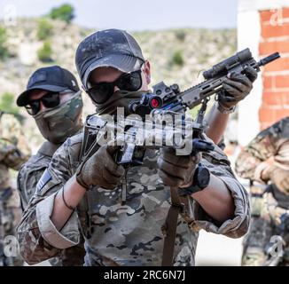 Spanish operators with Special Operations Group III and U.S. Army Green ...